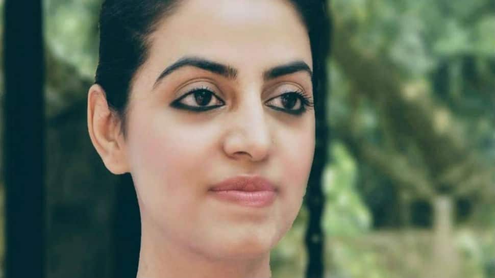 பஞ்சாயத்து தலைவியை தரையில் அமர வைத்த காங்கிரஸ் MLA! | India News in Tamil