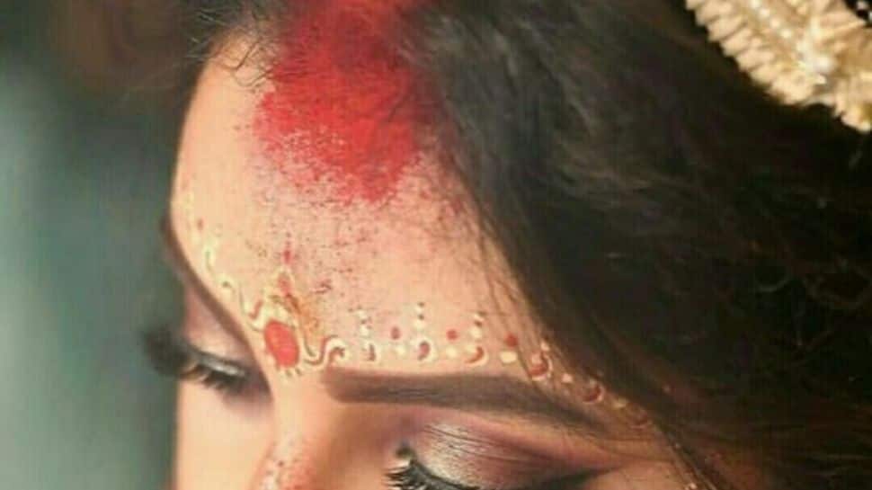 Why Do We Apply Kumkum | நெற்றி வகிட்டில் குங்குமம் இடுவது ஏன்? ரகசியம் ...