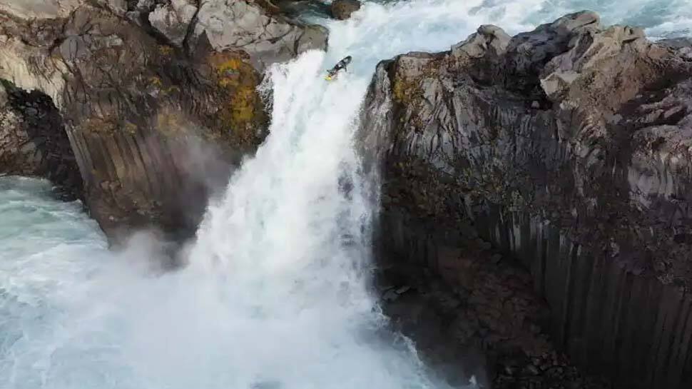 Extreme kayaker explores Iceland's stunning waterscape, enjoy the ...