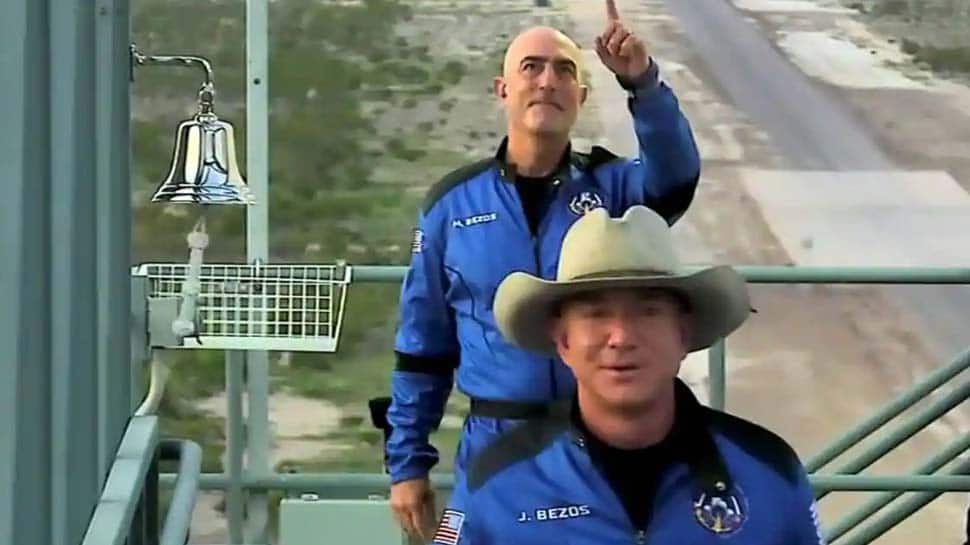 Jeff Bezos successfully finished his space trip and back to Earth, here ...