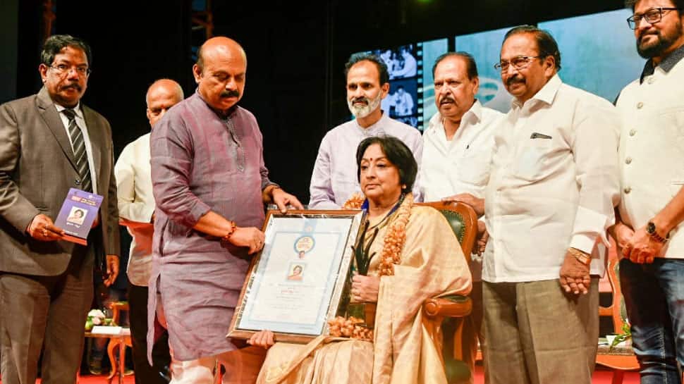 Rajkumar Award to veteran actress Lakshmi | நடிகை லட்சுமிக்கு ...