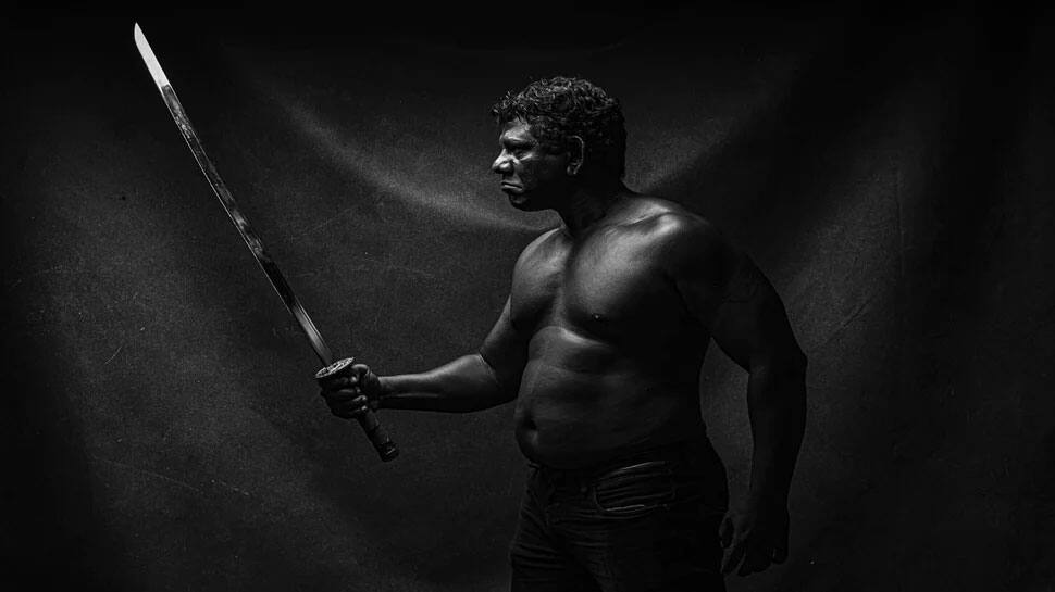 Actor Dheena Latest Photoshoot | வாள் பிடிச்சு நின்னான் பாரு நடிகர் ...