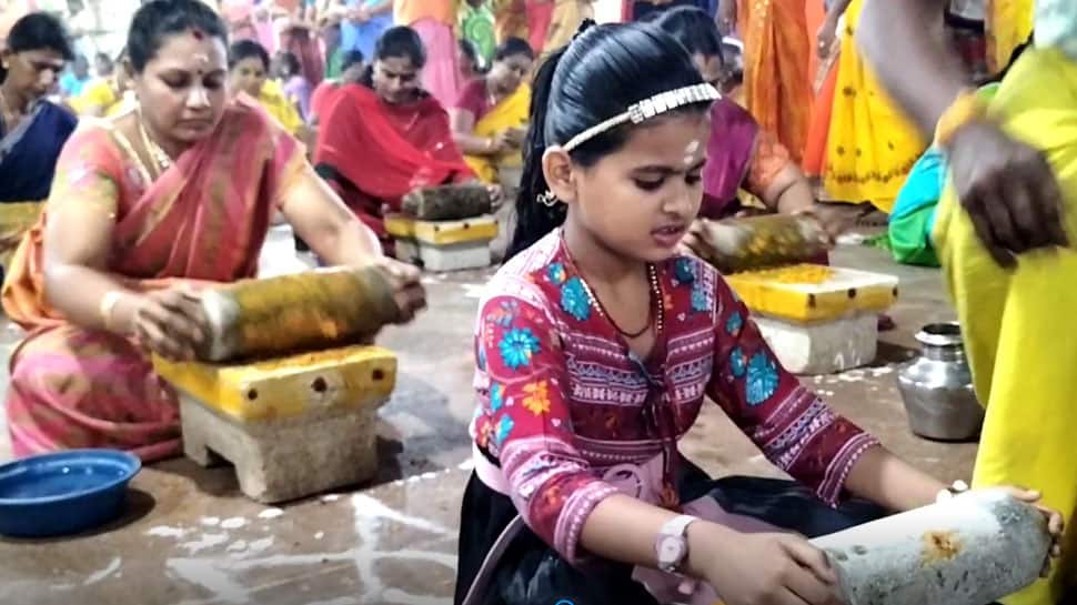 Aadi Friday 2022 | ஆடி முதல் வெள்ளி: 500 கிலோ மஞ்சள் 51 அம்மியில் ...