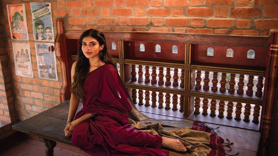 Actress Thusara Vijayan Latest Pictures Goes On Viral In Social Media ...