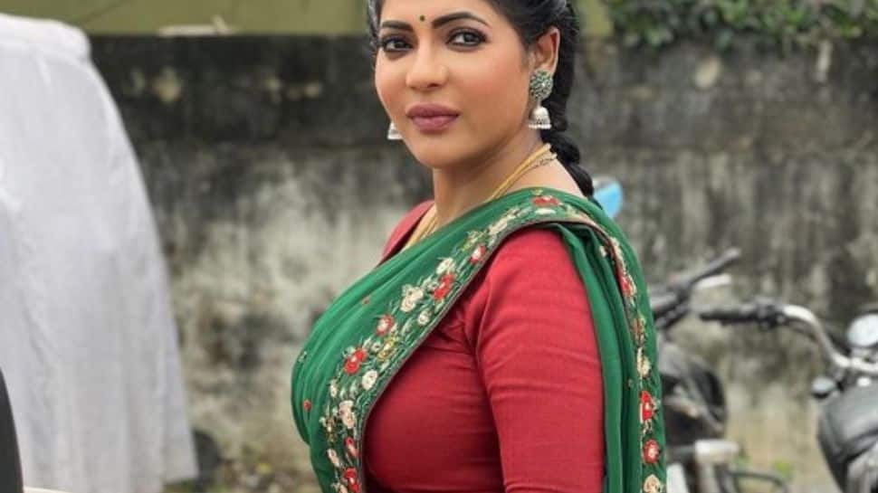 Bakkiyalakshmi Serial Actress Reshma Pasupuleti Son Photo | கிளாமர் லேடியின் கியூட் மகனா இவர் ...