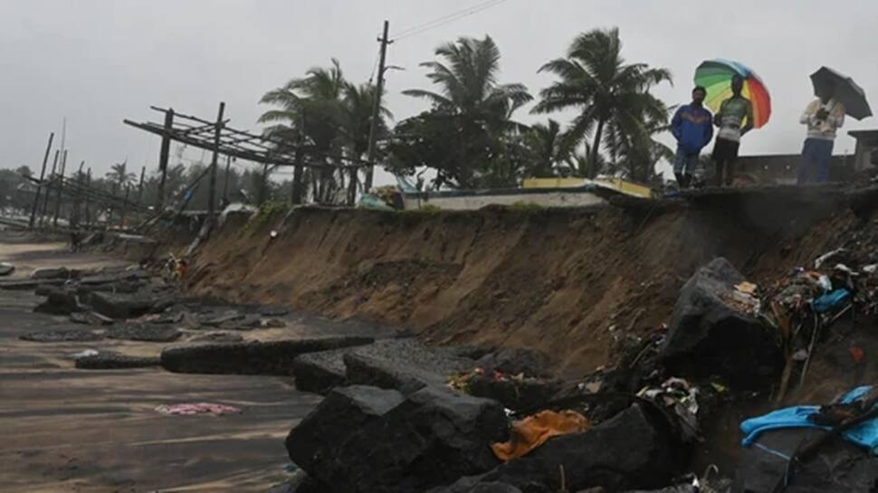 Mandous is the 13th cyclone to make landfall between Chennai and Puducherry | சென்னை அருகே கரையை ...