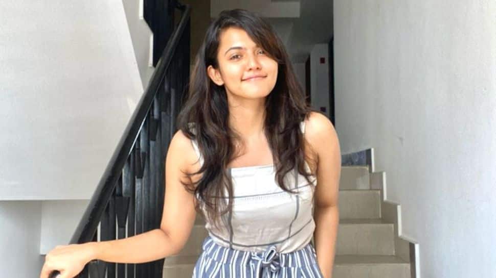 Dada Heroine Aparna Das Cute clicks | டாடா ஹீரோயின் அபர்ணா தாஸின் கியூட்டான கிளிக்ஸ் | News in Tamil