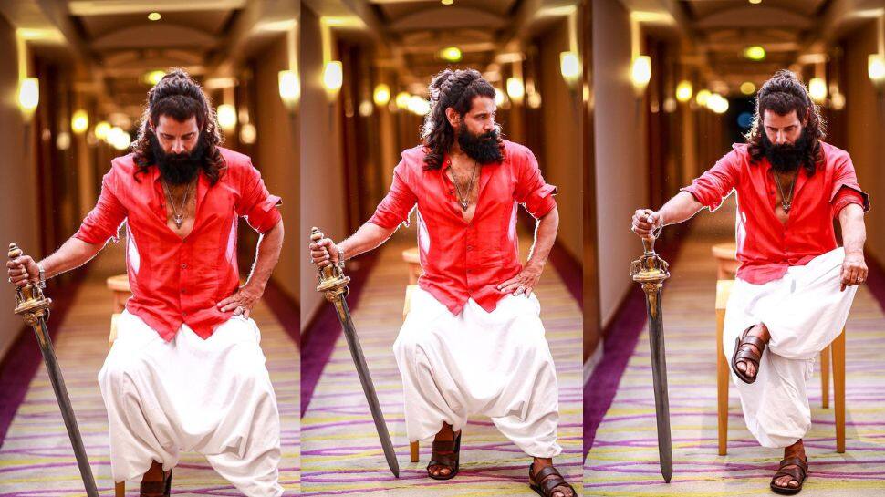 Ponniyin Selvan 2 Actor Vikram photos with swords in red outfit | Actor ...