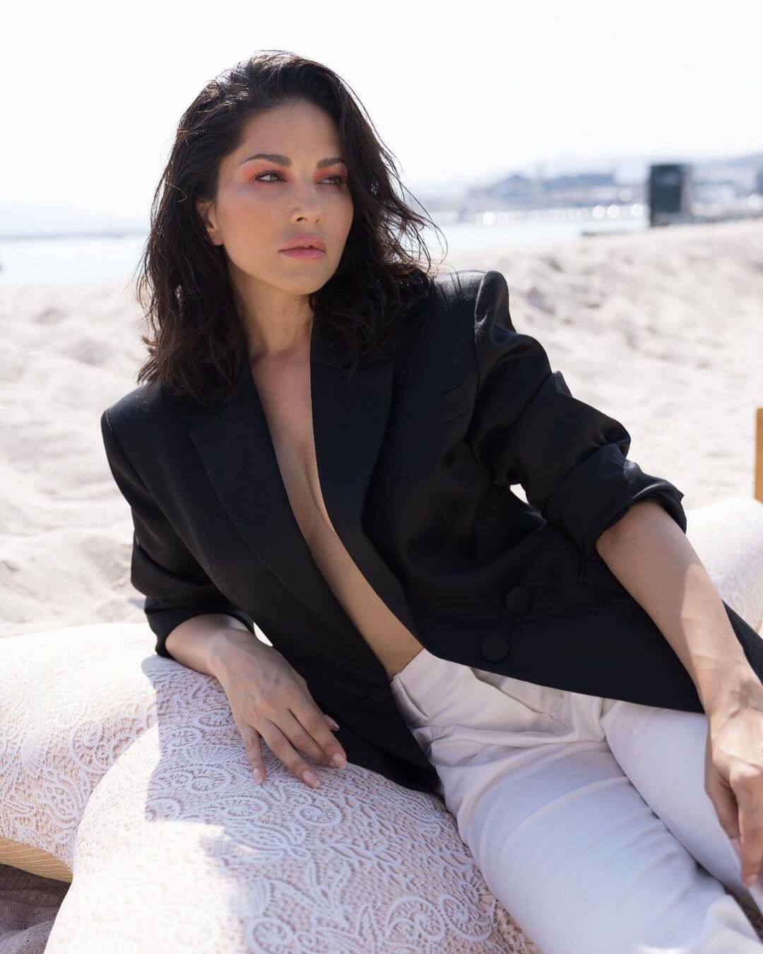 Sunny Leone New Photos On Instagram Check Latest Pics | Sunny Leone ...
