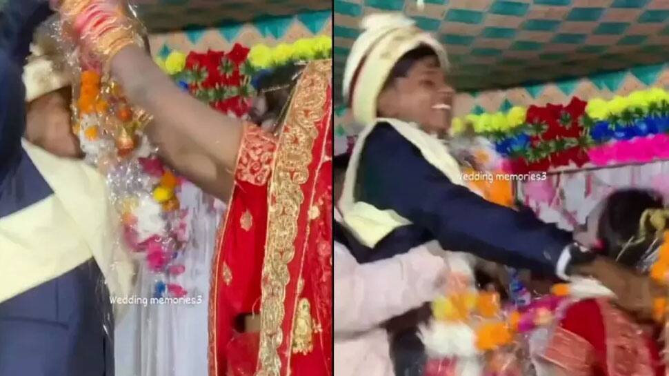 Funny Bride Groom Fight On Stage: Viral Video, Netizens React | மேடையிலேயே ‘அதுக்காக’ செல்ல ...
