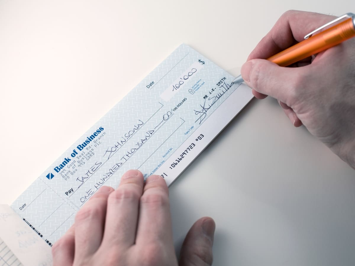 Common Mistakes While Issuing Cheques | செக்கில் கையொப்பமிடும் போது ...