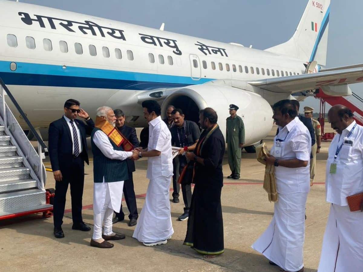 Modi arrives in Tiruchirappalli for key projects | திருச்சி வந்த ...