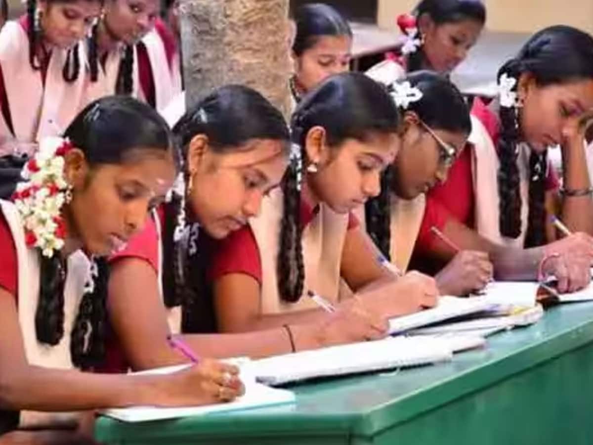 Villagers serving mini snacks to government school students | தனியார் ...