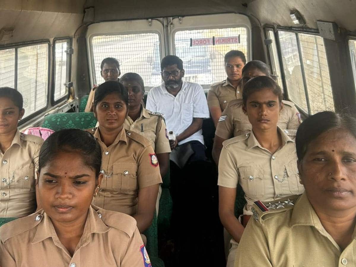 Women Demonstration In The Trichy Court Against Savukku Shankar ...