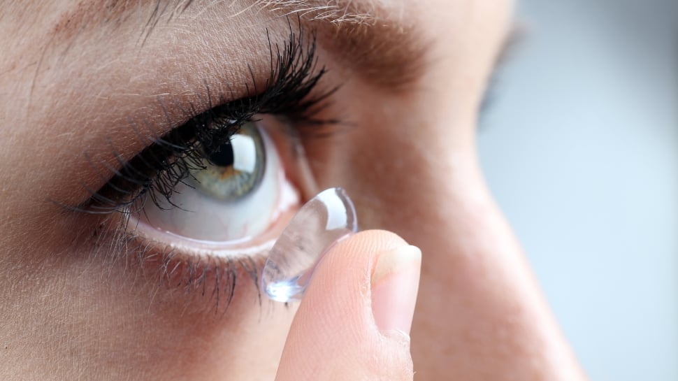 Bizarre news Doctors were shocked to found 27 contact lenses stuck in ...