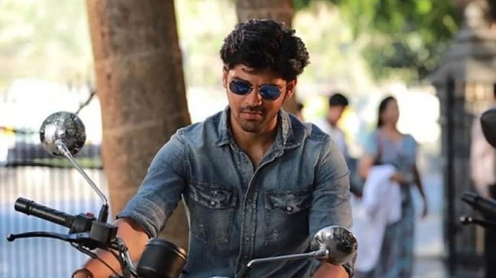 Dhruv Vikram In Love With Premam Actress Anupama Parameswaran Photo ...