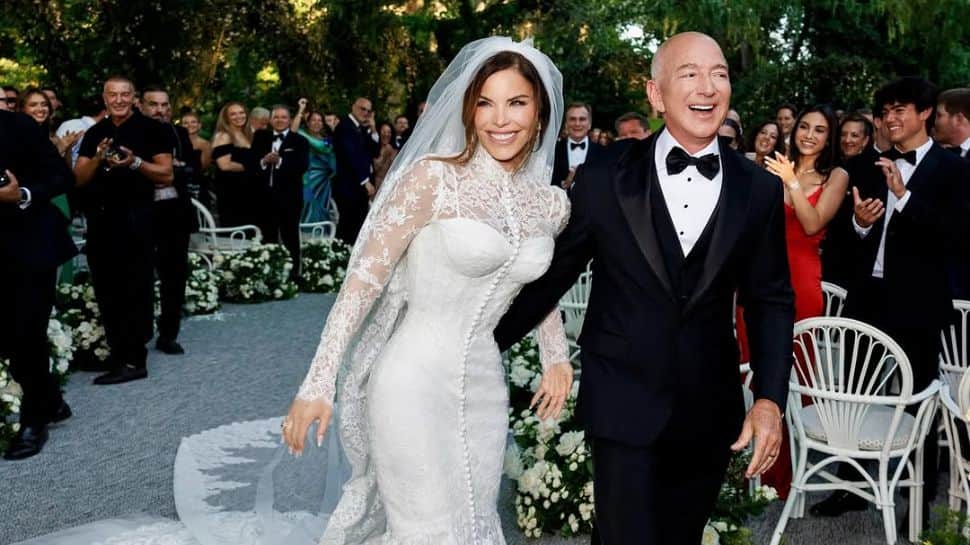 61 Years Old Amazon Founder Jeff Bezos Marries His Girlfriend Lauren ...