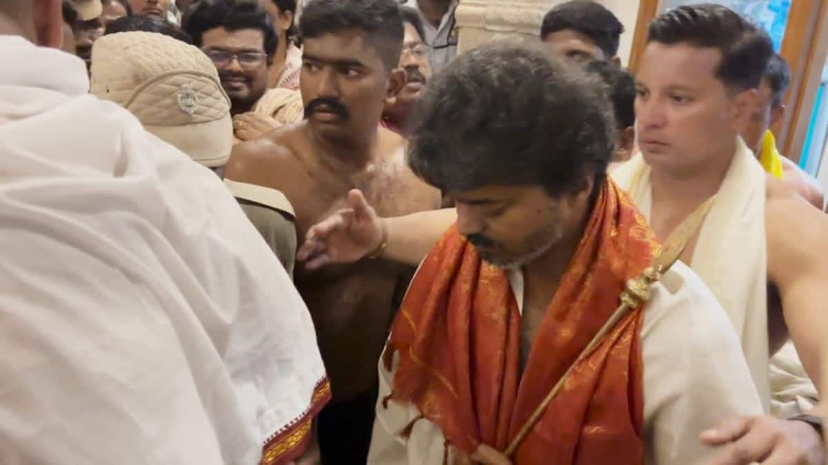 TVK Vijay Shirdi Temple Visit Viral Photos Who Are the Two Women ...