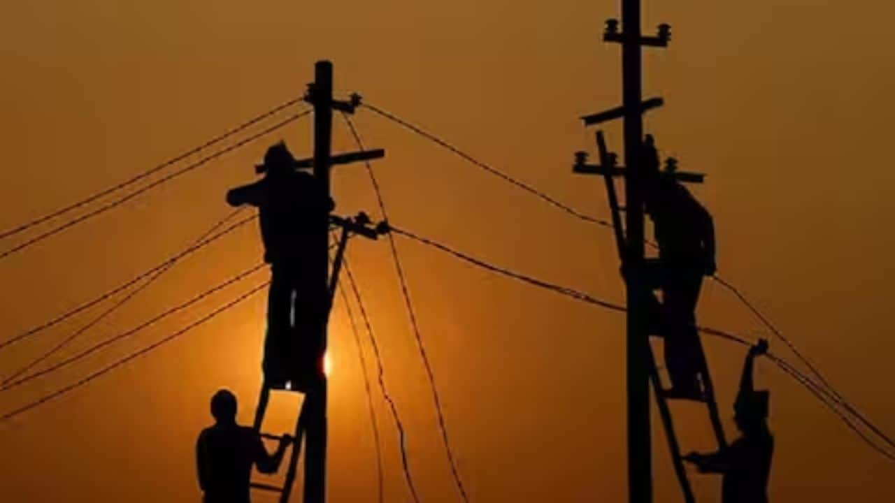 தமிழகத்தில் நாளை மின்தடை.. ஜூன் 15 பவர் கட் ஏற்படும் பகுதிகளின் முழு ...