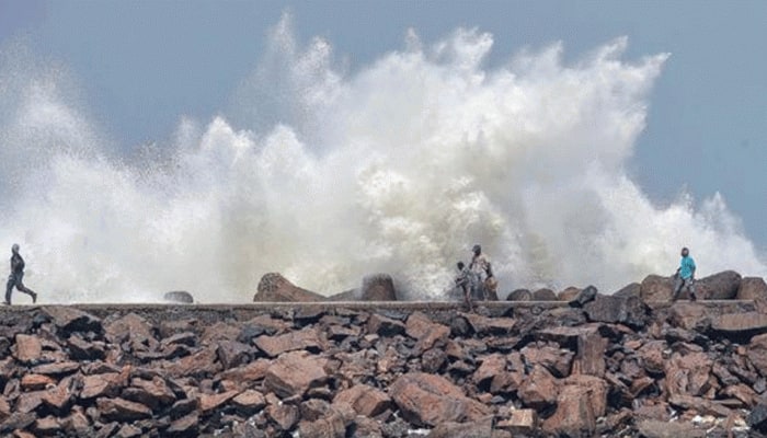 Umban புயல் செல்பி எடுக்கவோ, வேடிக்கை பார்க்கவோ செல்லக்கூடாது: அமைச்சர் ...